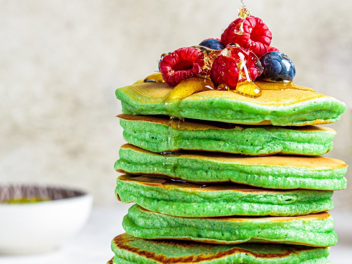 Fluffy Matcha Pancakes: Flavorful and Packed with Health Benefits ...